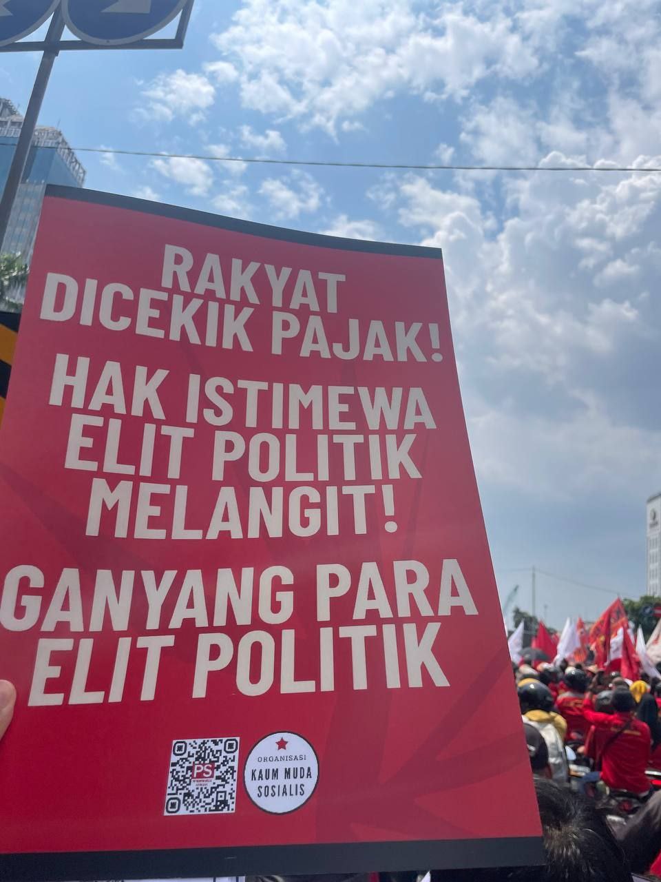 The People Are Strangled by Taxes! The Political Elite's Privileges Are ...